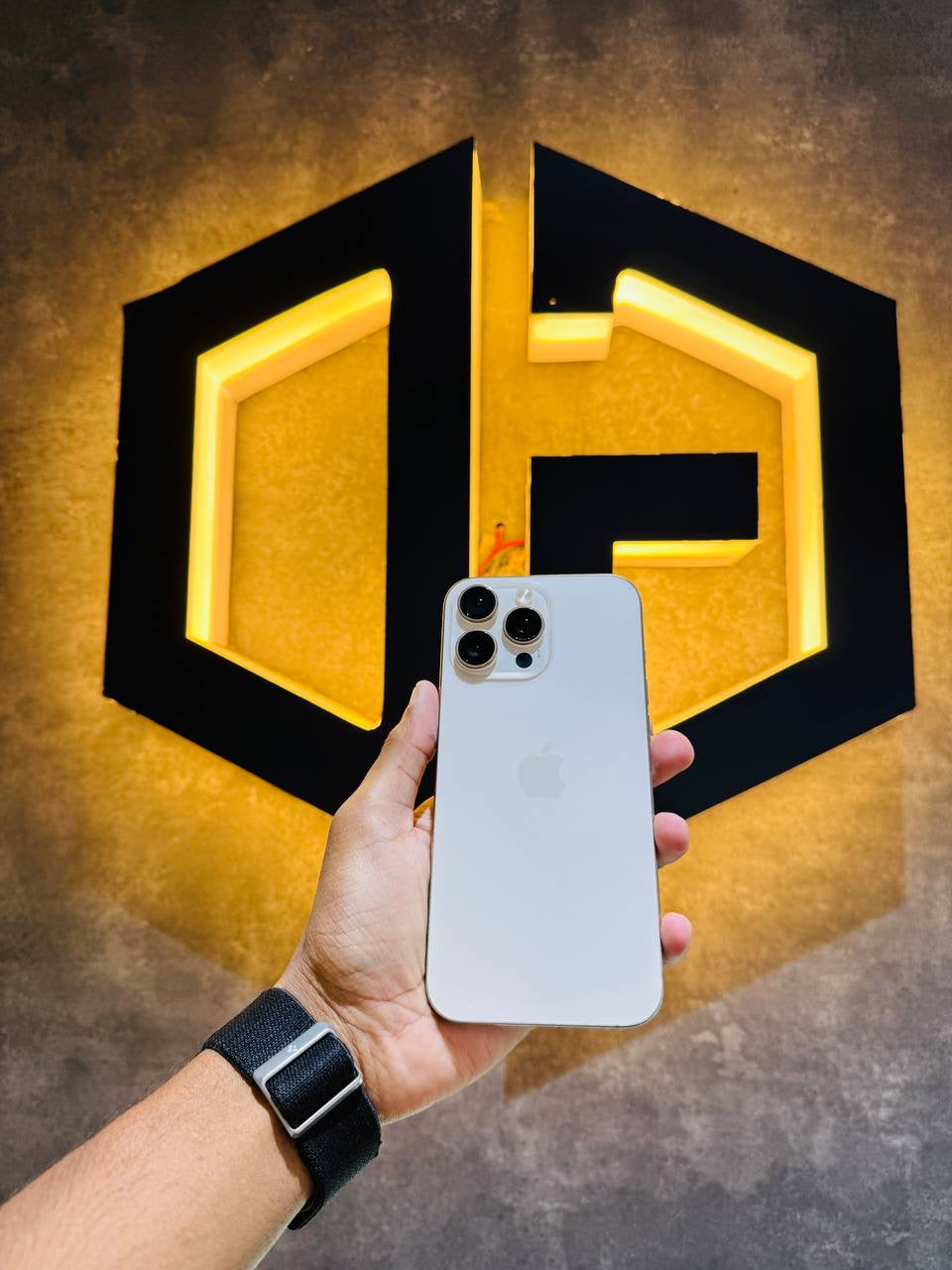 Apple iPhone 16 Pro Max 256GB - DESERT TITANIUM - Code (83277)