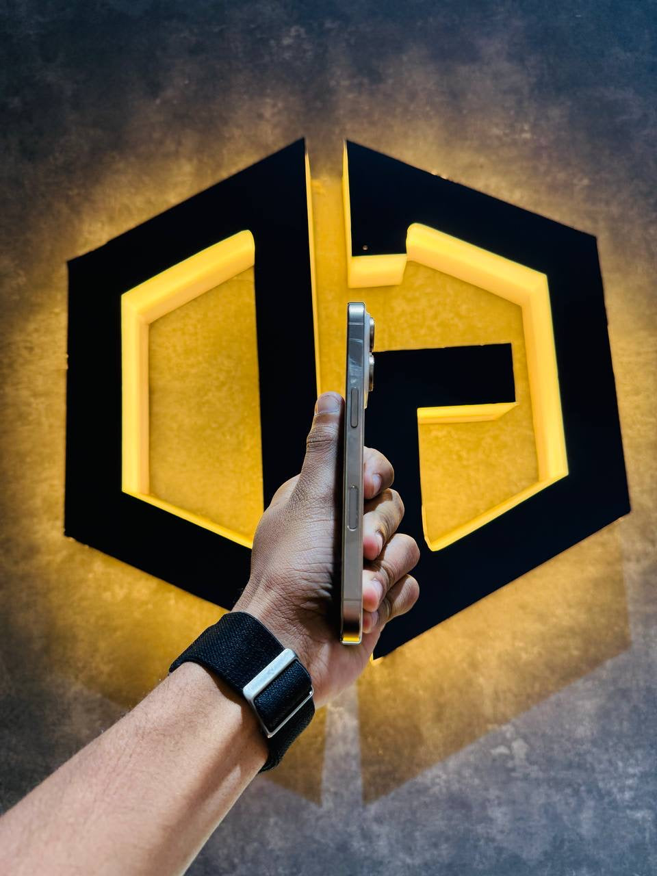 Apple iPhone 16 Pro 256GB - DESERT TITANIUM - Code (36871)